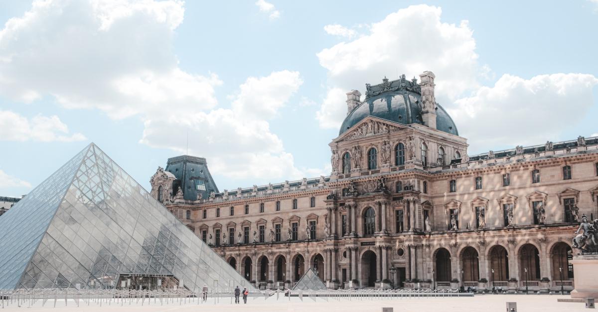 hotel-moderniste-naples-in-paris-exhibition-at-louvre-museum