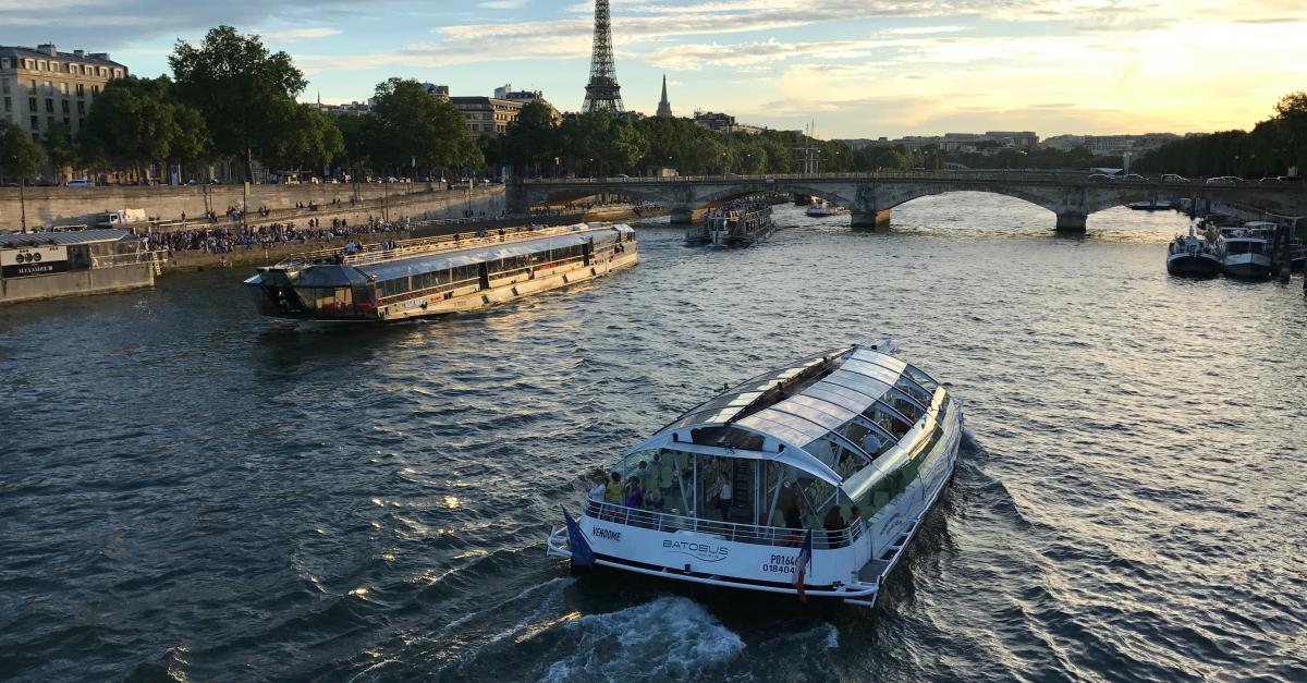hotel-moderniste-riviera-fuga-restaurant-on-the-seine-river-paris